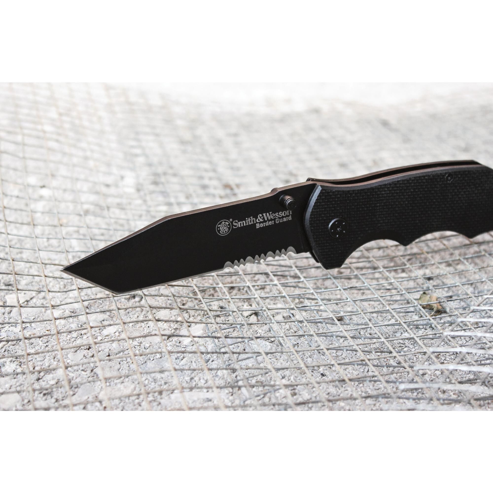 Smith & Wesson® Border Guard® Tanto Folding Knife | Smith & Wesson